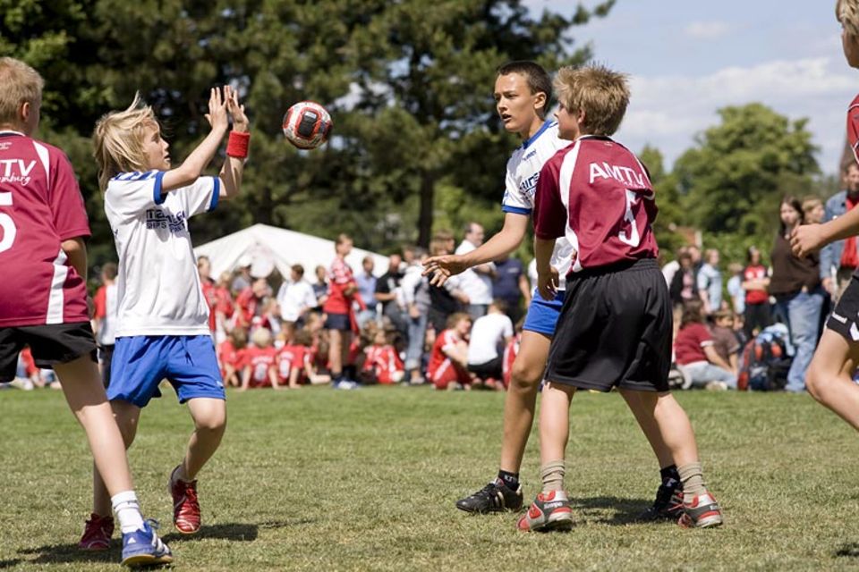 Fotoshow: Handball - Bild 9 - [GEOLINO]