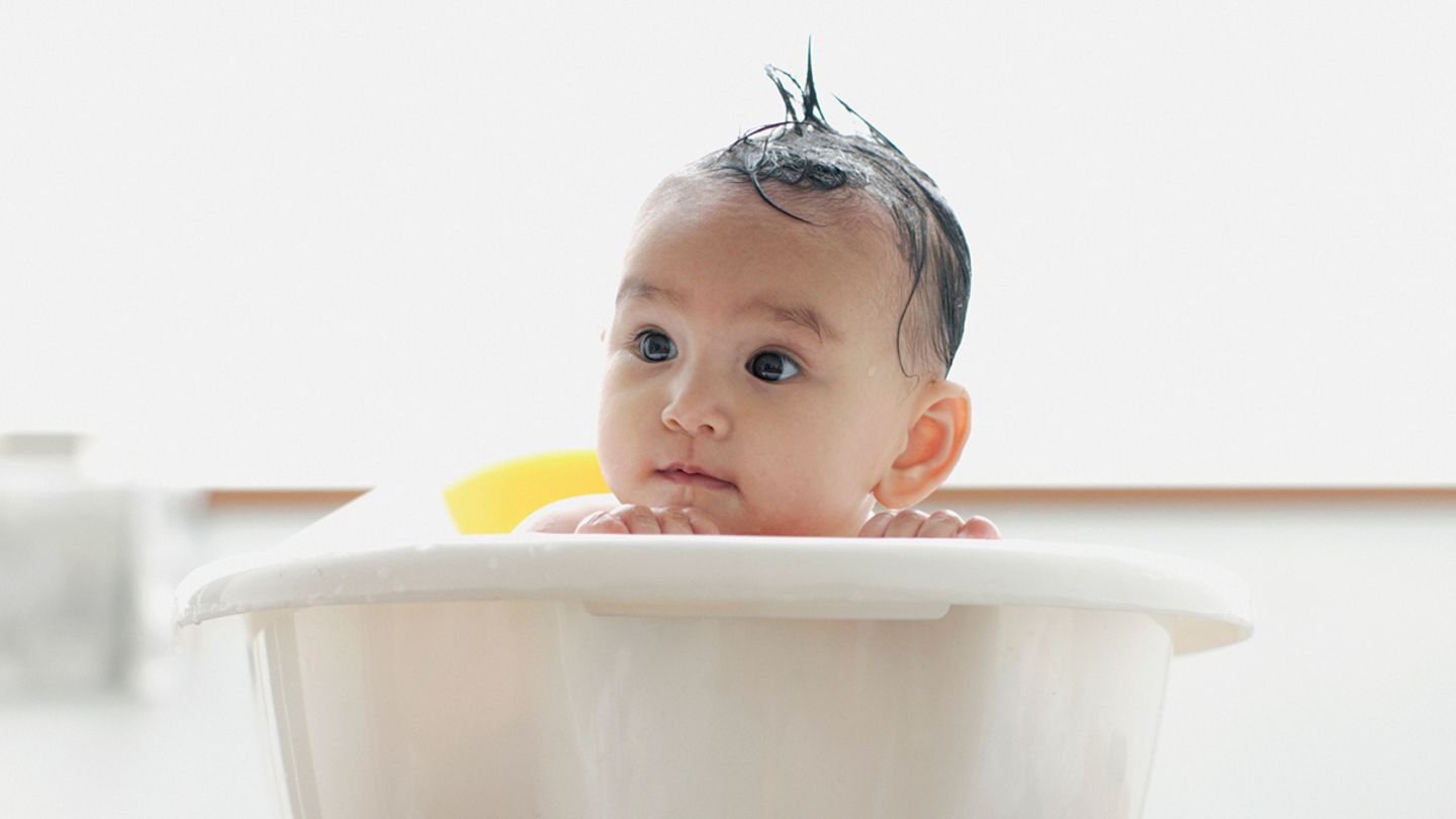 Redewendung: Das Kind mit dem Bade ausschütten - [GEOLINO]