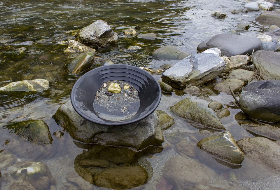 Die einfachste Abbaumethode ist das Goldwaschen - [GEOLINO]