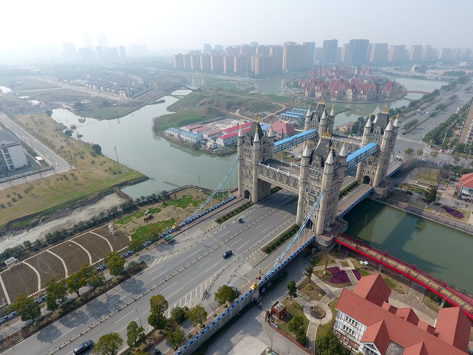 Suzhou: Londons Tower Bridge in China - [GEO]
