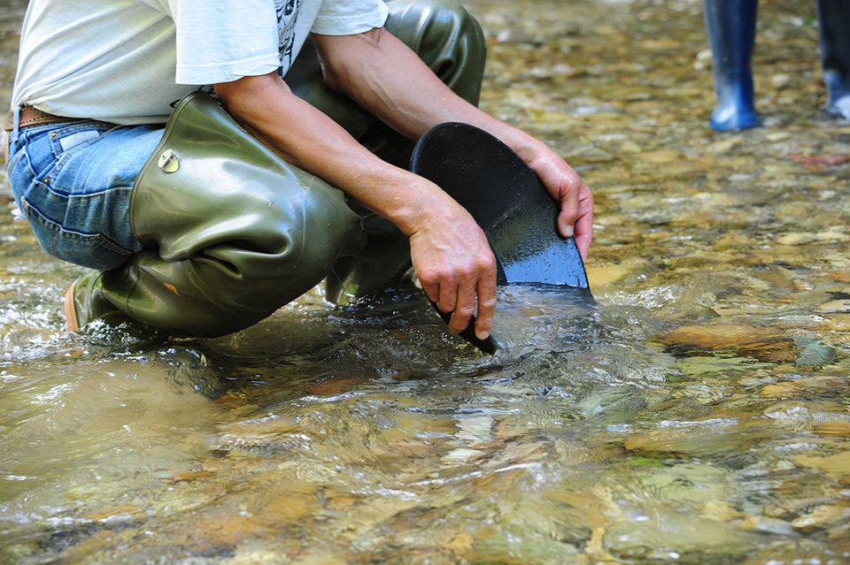 Goldwaschen: Goldschürfer verrät seine Tricks - [GEO]
