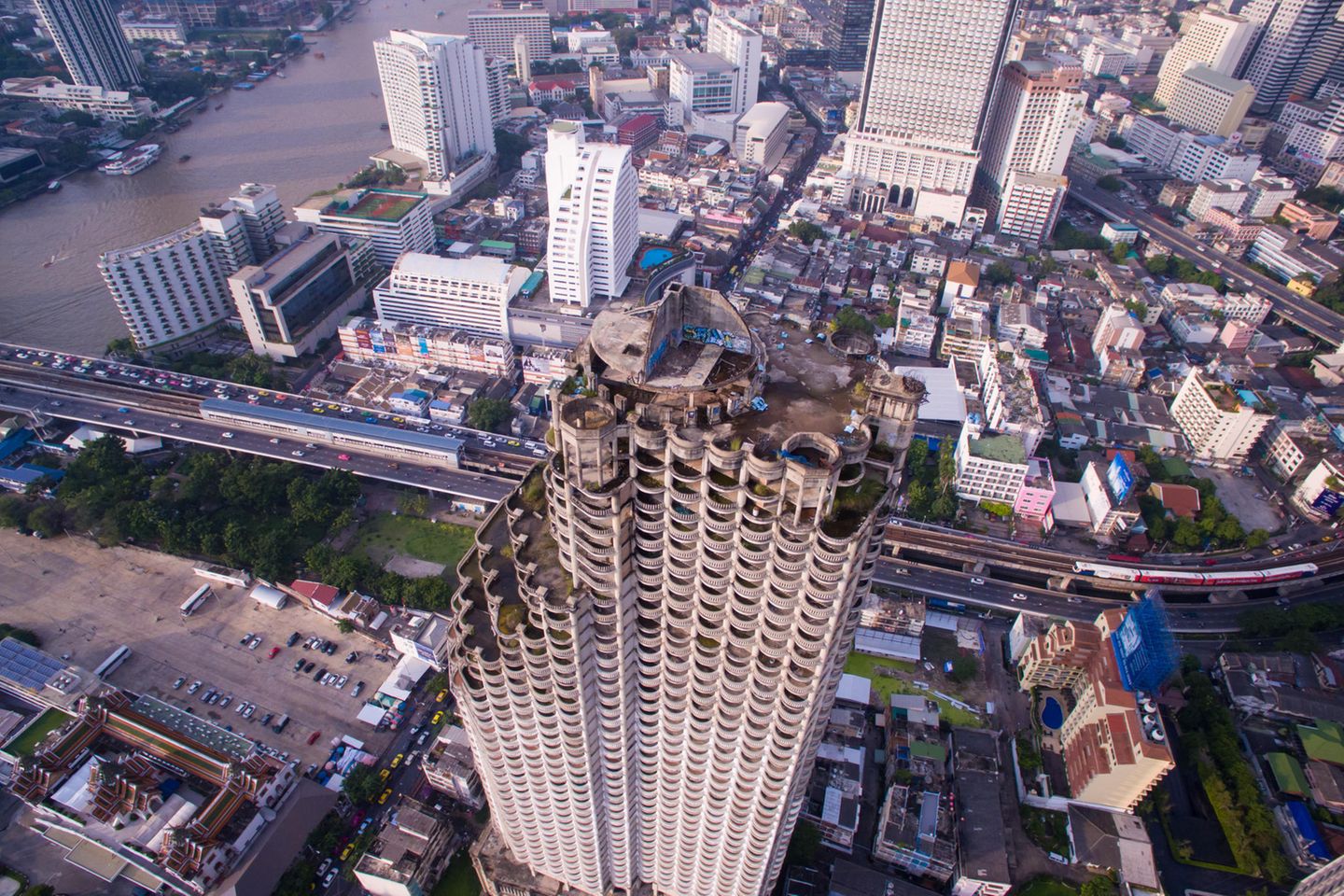 "Ghost Tower" in Bangkok: Lost Place in der Höhe - [GEO]
