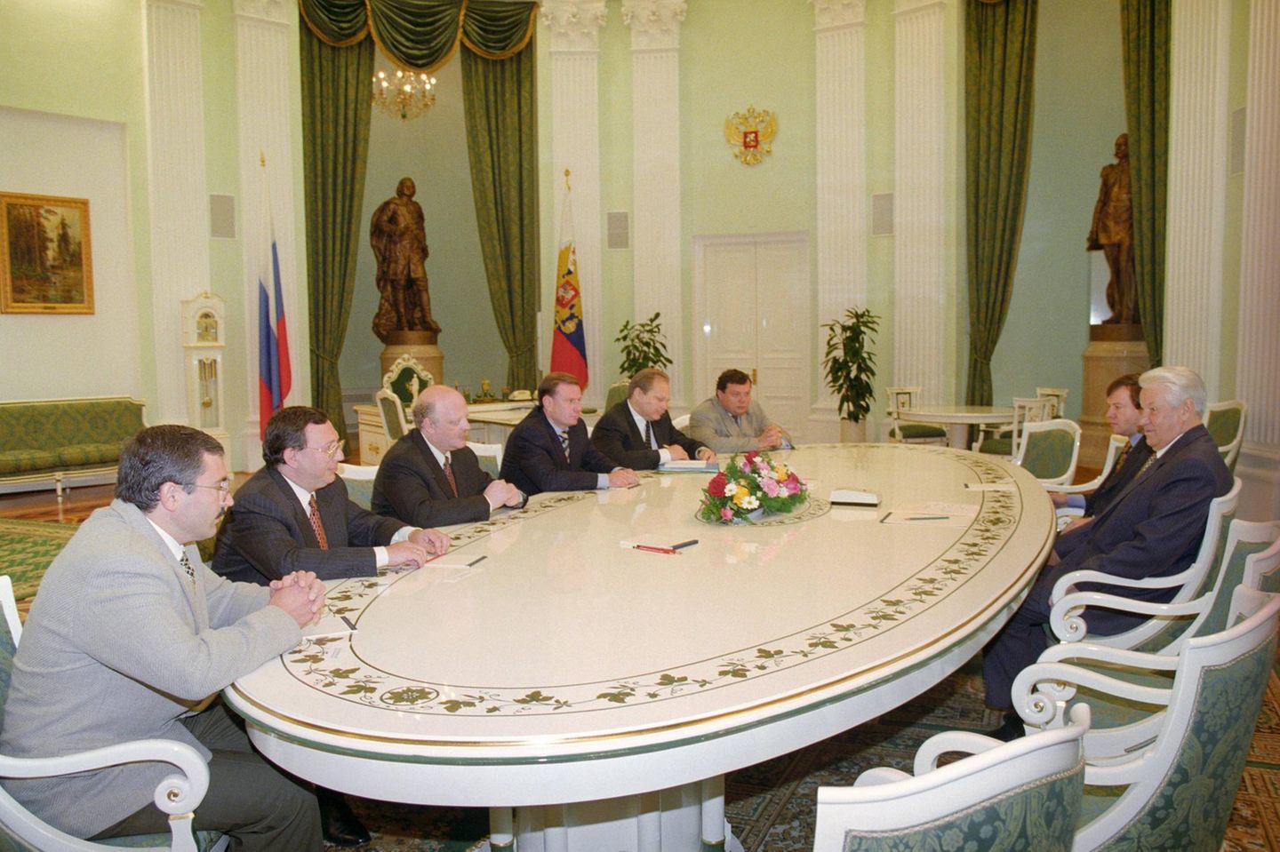 "Dieses Land gehört uns": Der Aufstieg der russischen Oligarchen - [GEO]