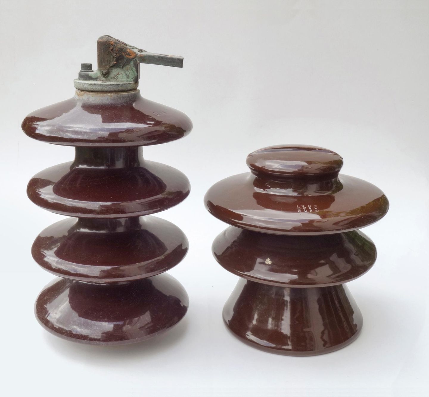 Isolatoren: Wie Ursula Verburg und Harro Wolter sie als Kunstwerke inszenieren - [GEO]