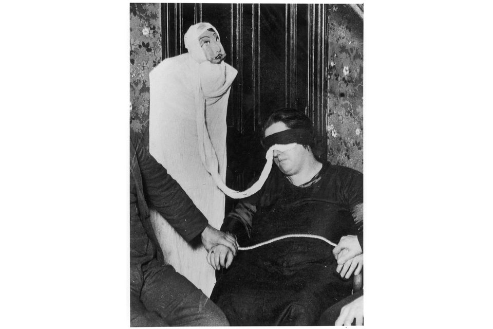 Helen Duncan: Der "Hexenprozess" von 1944 - [GEO]