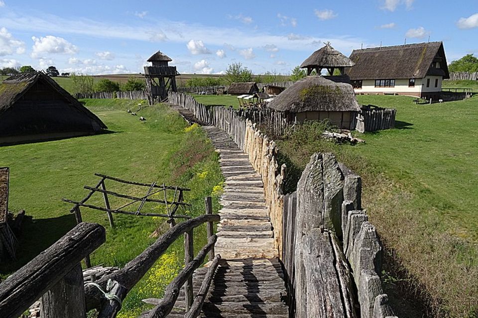 Funkenburg: Das wehrhafte Dorf - [GEO]