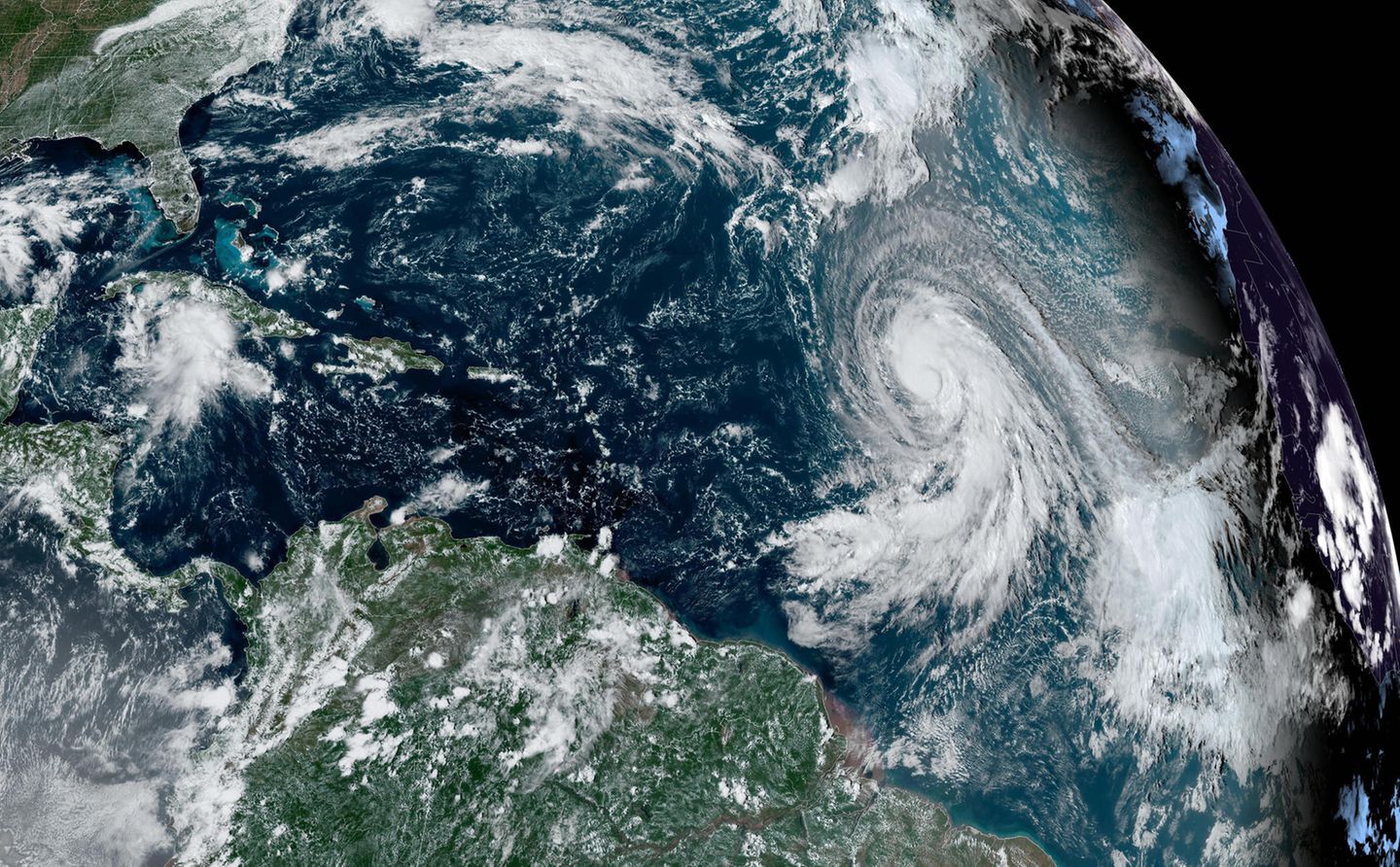 Hurrikane "Kirk": Warum Wirbelstürme stärker werden – und wie sie es ...