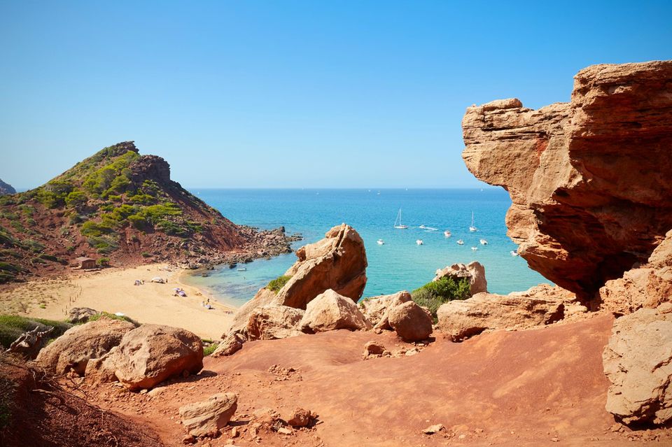 Entlang der Küste zur Cala Pilar - [GEO]