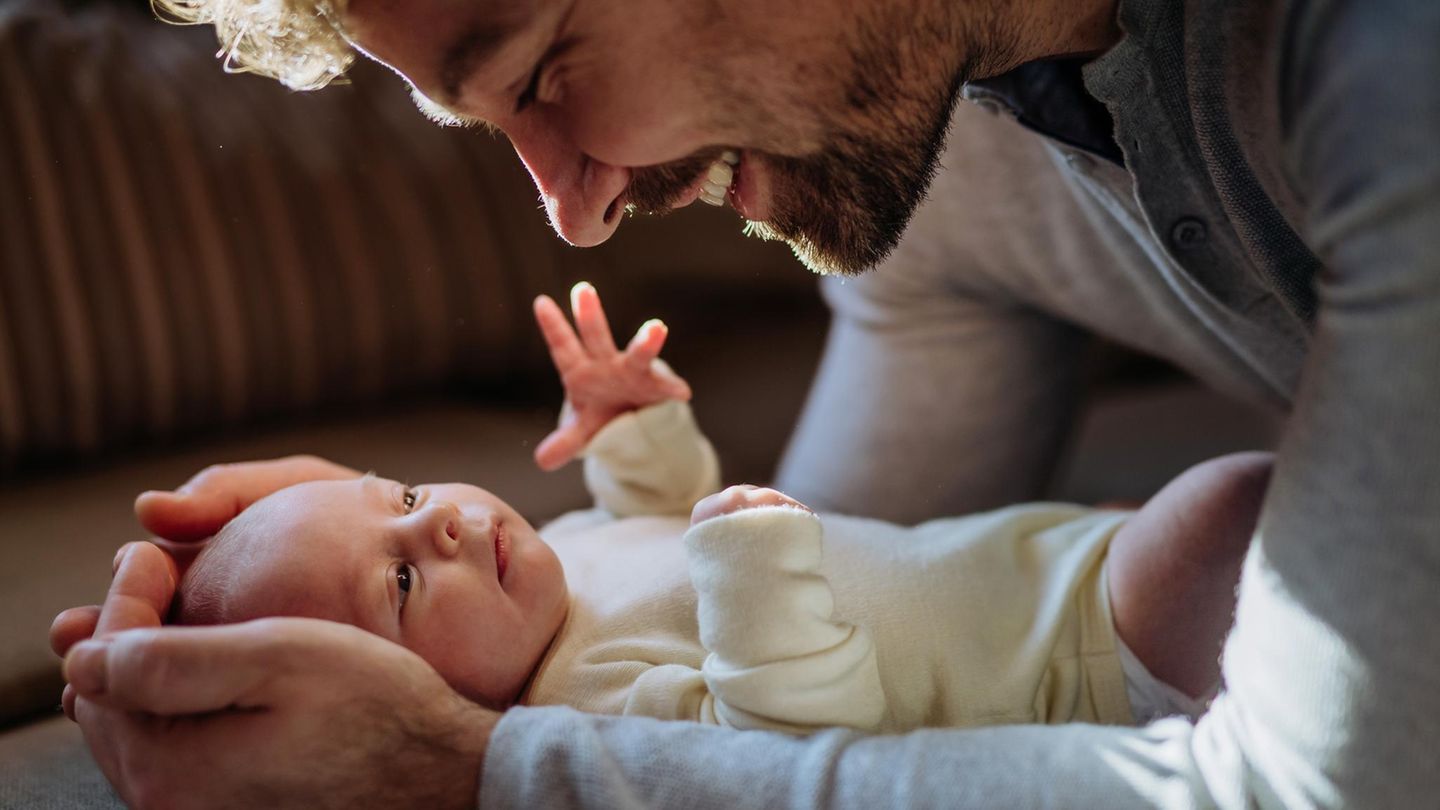 Hirnscans zeigen: Babys verändern das Gehirn von Vätern - [GEO]
