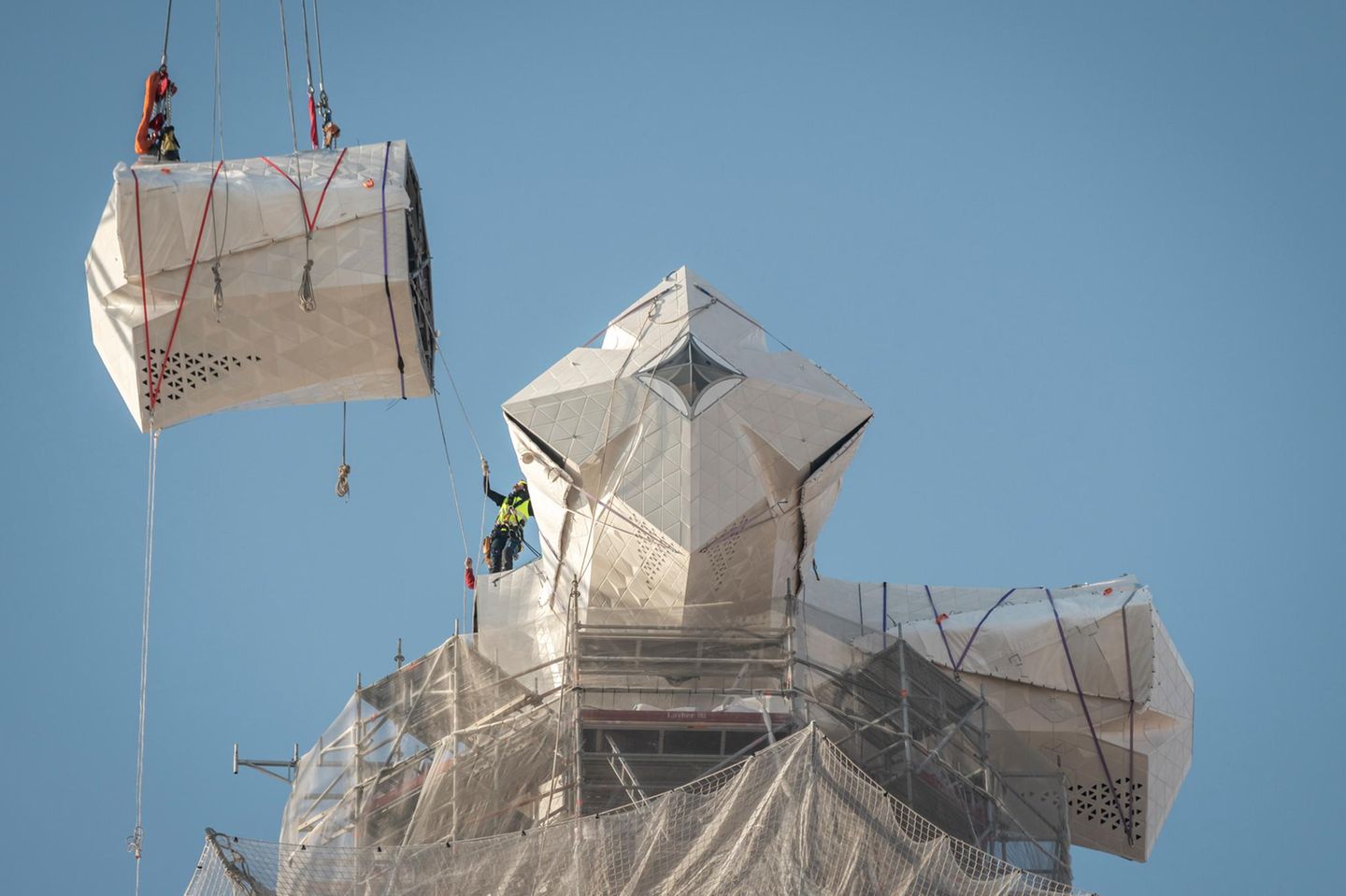 Sagrada Família: Spektakuläre Fotos vom Bau des Christus-Turms - [GEO]